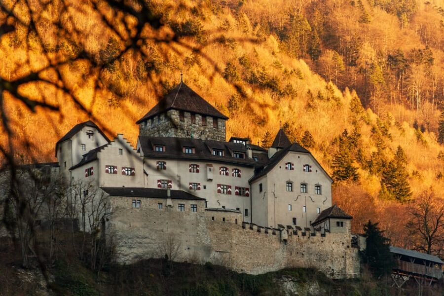 Vaduz: Surprise Walk of the city with a local