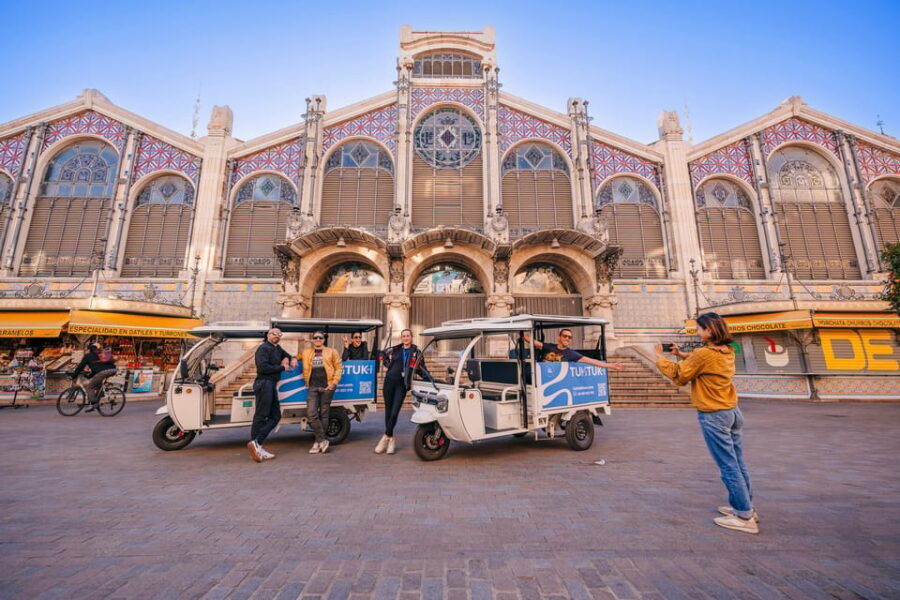 Valencia 1 hour by TukTuki: Essential and Private Tour
