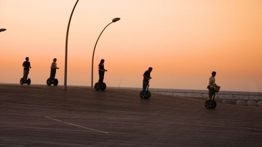 Valencia: 1 Hour Segway Tour at Night