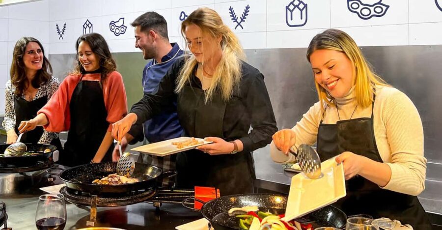 Valencia: Paella Cooking Class with Central Market Tour