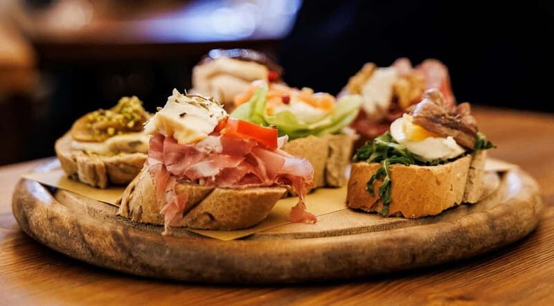 Venice Food Tasting Tour: Bites, Wine, Dinner & Local Guide