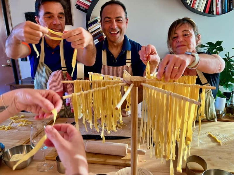 Verona Center: Pasta Class with Dinner & Wine in Local Home