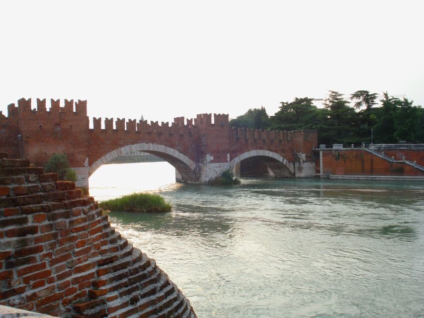 Verona private tour: the place of lovers - Strolling Through Porta Borsari to Piazza delle Erbe