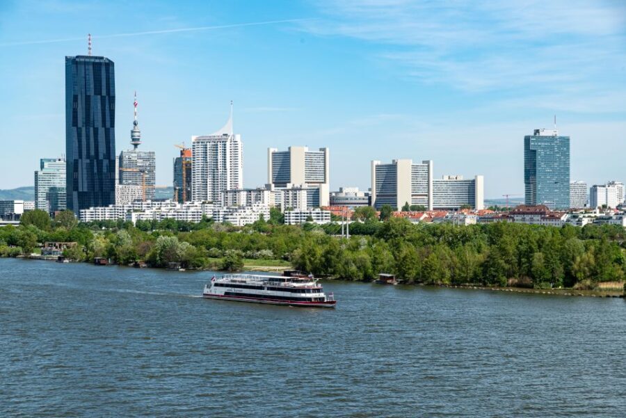 Vienna: Heurigen Cruise with Viennese Songs and Buffet