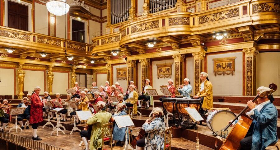 Vienna: Mozart Concert with Dinner and Carriage Ride