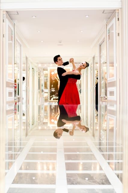 Vienna: Private Waltz Workshop for groups (4-14 guests)