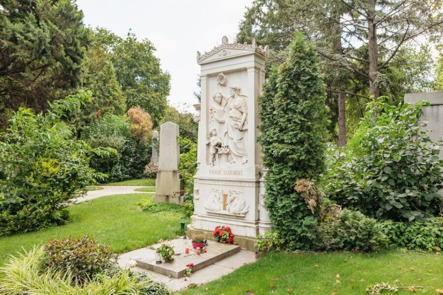 Vienna: Vienna Central Cemetery Guided Walking Tour