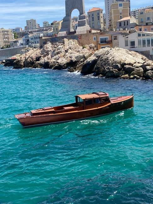Vintage sunset boat tour of Marseille - small groups (2h)