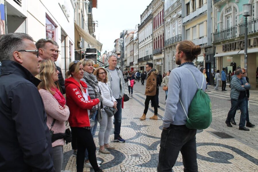 Walking tour discover Porto's center in German (max. 12 pax)