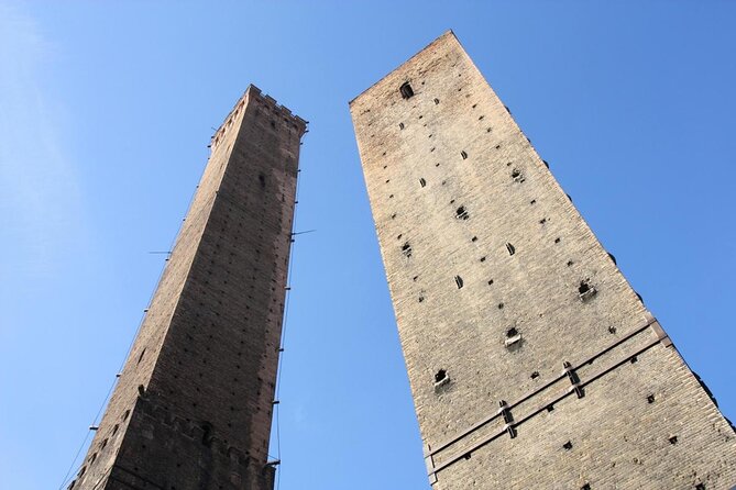 Walking tour unveiling Bologna - Key Points