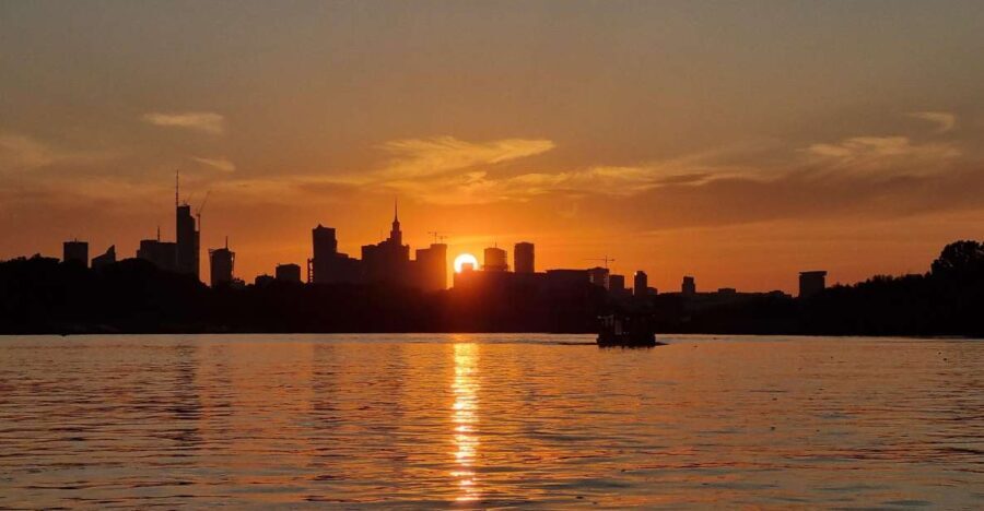 Warsaw: Vistula River Sunset Cruise with Welcome Drink