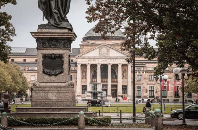 Wiesbaden: Kurhaus Wiesbaden - public guided tour - Discovering the Wiesbaden Kurhaus: An Architectural and Cultural Treasure