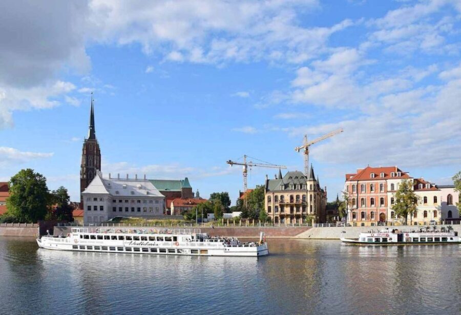 Wrocaw: Long City Walk and Luxury Ship Cruise (for groups)