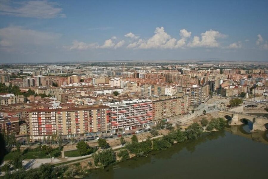 Zaragoza : Private Custom Walking Tour with a Local Guide
