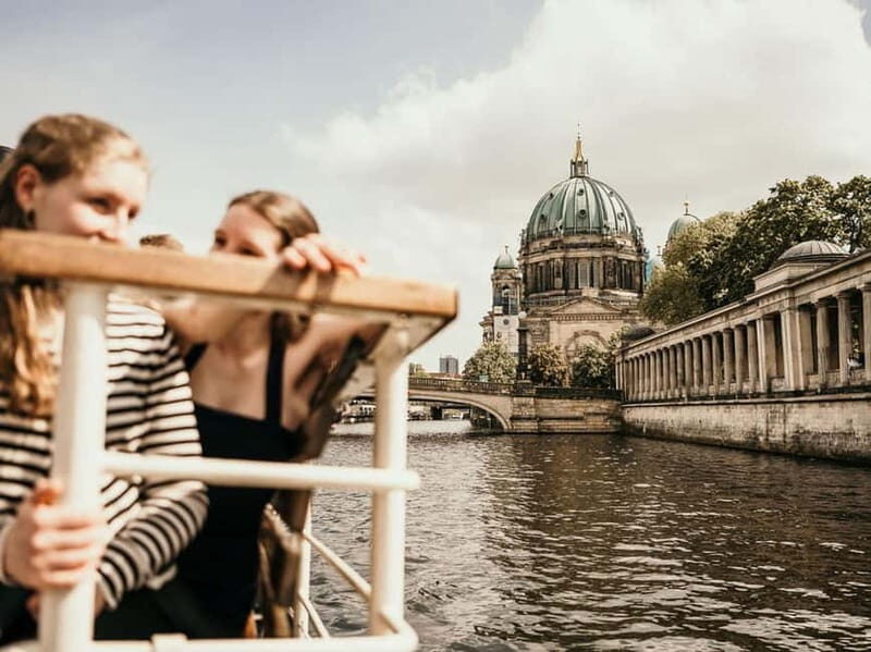 1h Berlin-Cruise with 140 year old electrified steamship