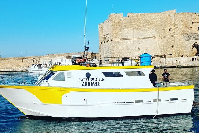 2 hours tour on boat to Polignano a mare - The Sum Up