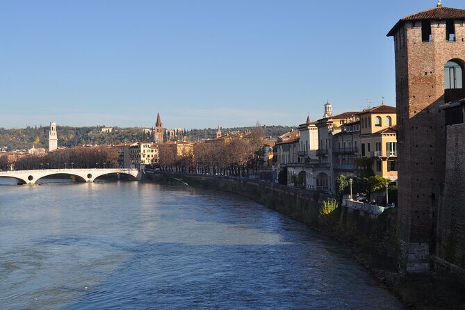 3-Hour Walking Tour with Guide Discovering Verona