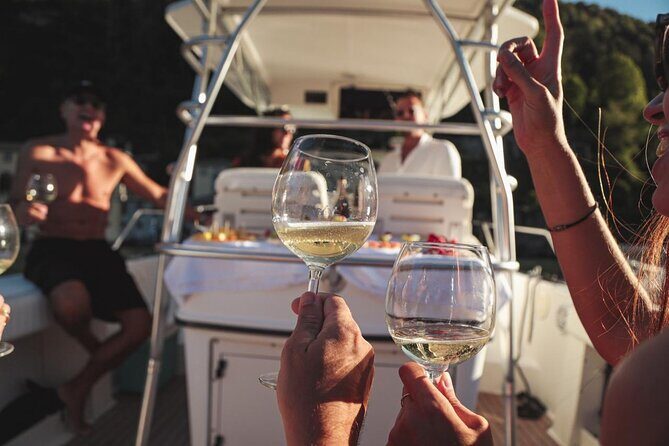 4Hour Private Cruise on Lake Como by Motorboat 6 pax - FAQs