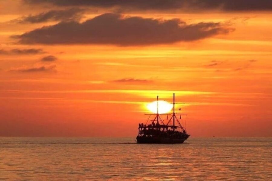 Alanya Sunset Boat: Foam Party & Dinner & Swimming Stops