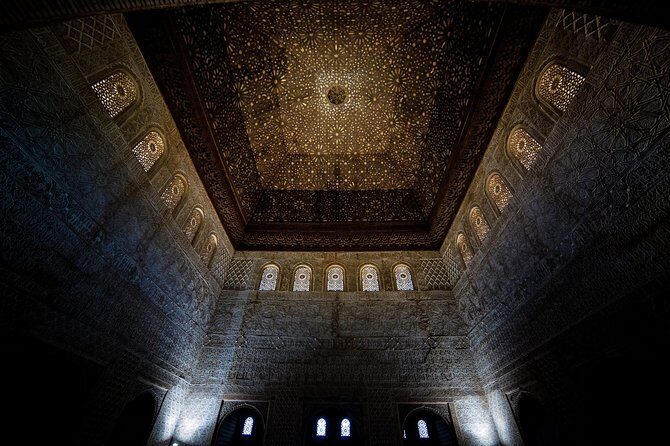 Alhambra & Generalife: Exclusive 3-Hour Private Tour with Tickets Included