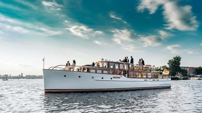 Berlin: Electric Yacht Cruise with 4-Course Dinner