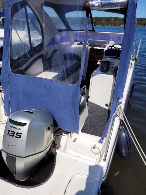 Berlin:Guided South Berlin Yacht Tour with Swim Stop (relax)