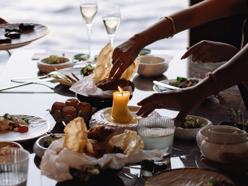 Budapest: BBQ Dinner Cruise w/ Live Music & Unlimited Drinks