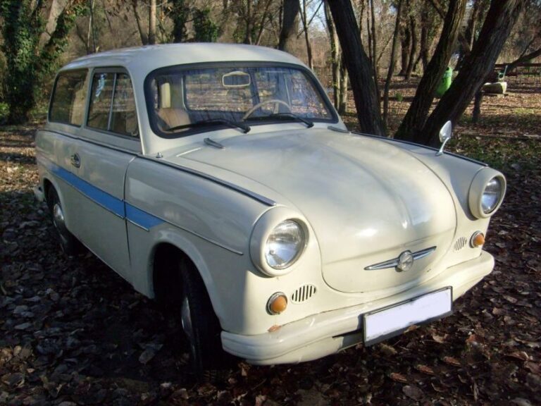 Budapest Communist Era Tour with Trabant driving experience - Who Will Love This Tour?