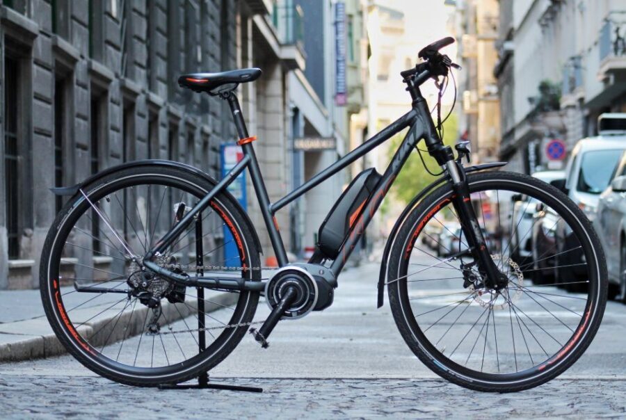 Budapest: Guided City Tour by E-Bike