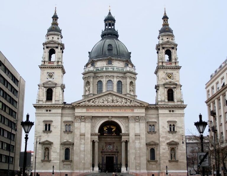 Budapest: Private Half Day Sightseeing Ride with Local - The Itinerary in Detail