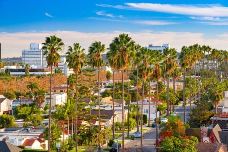 Celebrity Homes Extravaganza: Tour in Los Angeles - Detailed Breakdown of the Itinerary