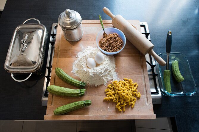 Cesarine: Pasta & Tiramisu Class at Local's Home in La Spezia