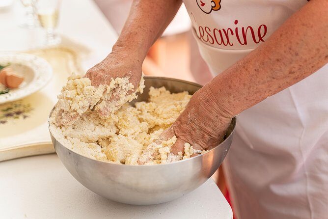 Cesarine: Small group Pasta and Tiramisu class in Alberobello