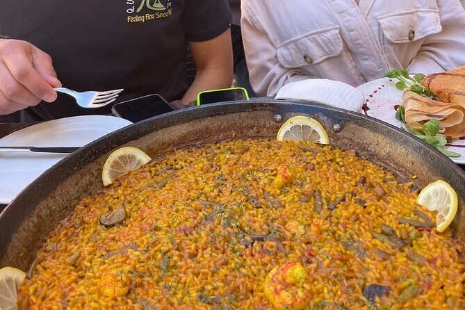 Christmas Tapas and Wine Tour in Valencia