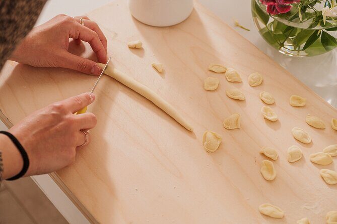 Cooking lesson in a typical house in Polignano with aperitif