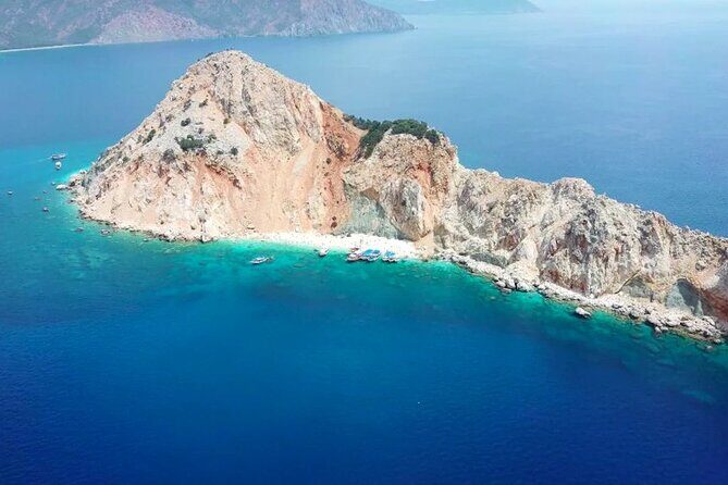 Day Tour to Suluada by Boat