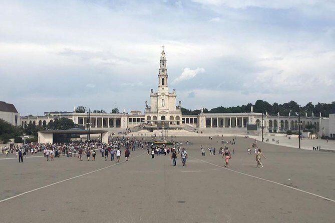 Divine Fátima Full Day Private Tour from Lisbon