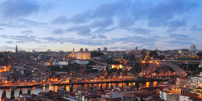 Fado Dinner Show and Night Lights Tour in Porto