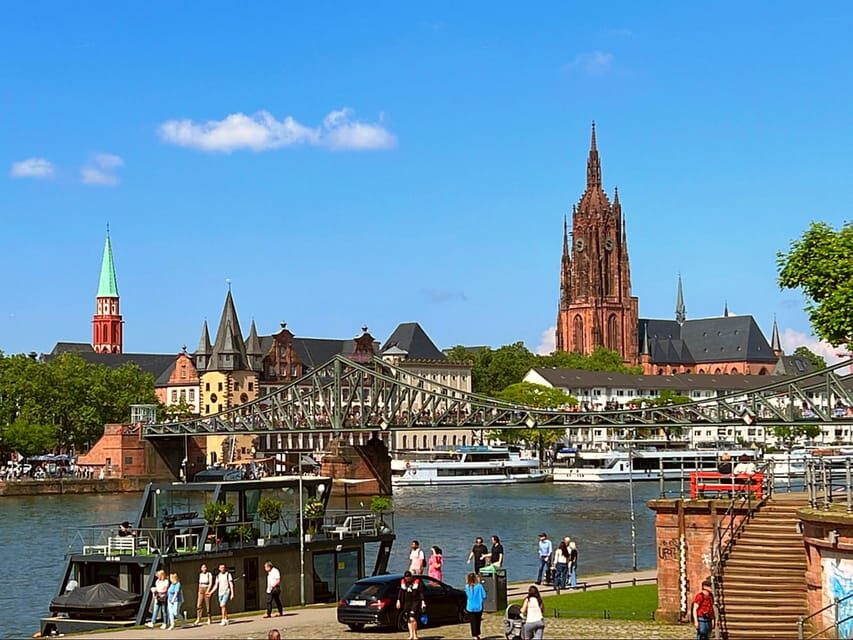 Frankfurt: Discover the heart of Frankfurt - a city tour in German