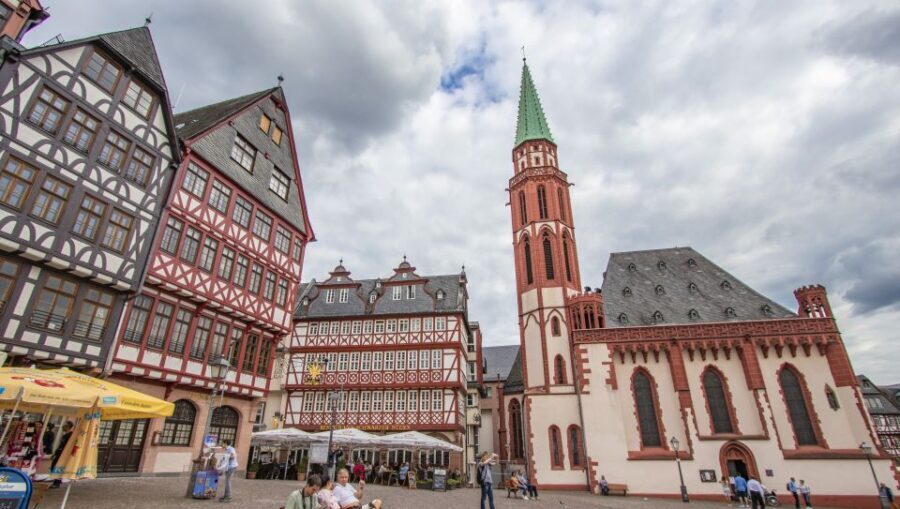 Frankfurt: Express Walk with a Local in 60 minutes