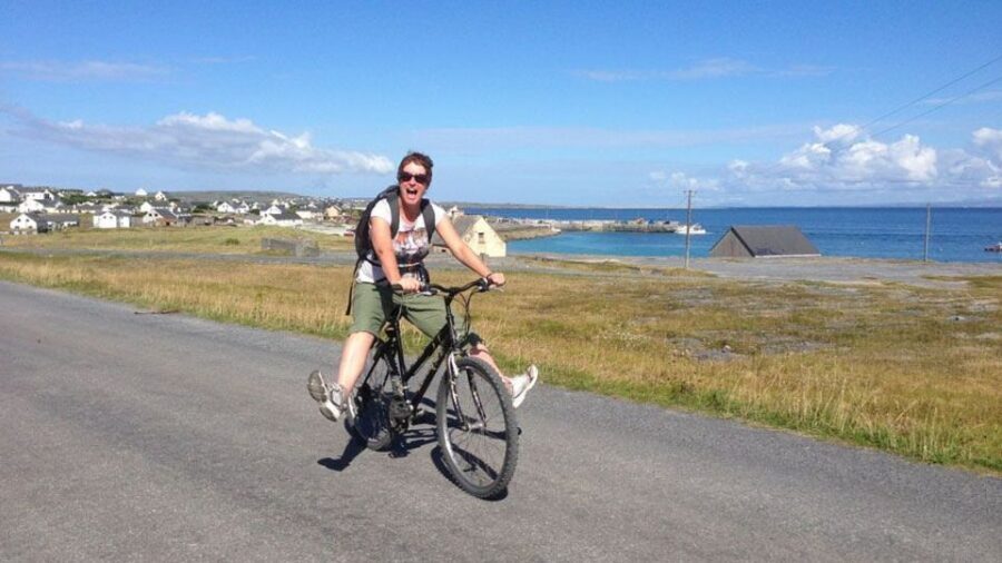 From Doolin: Day Trip to Inisheer with Bike or Bus Tour