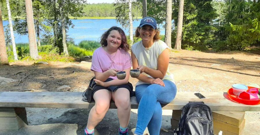 From Helsinki: Berry Picking Day Trip in a National Park