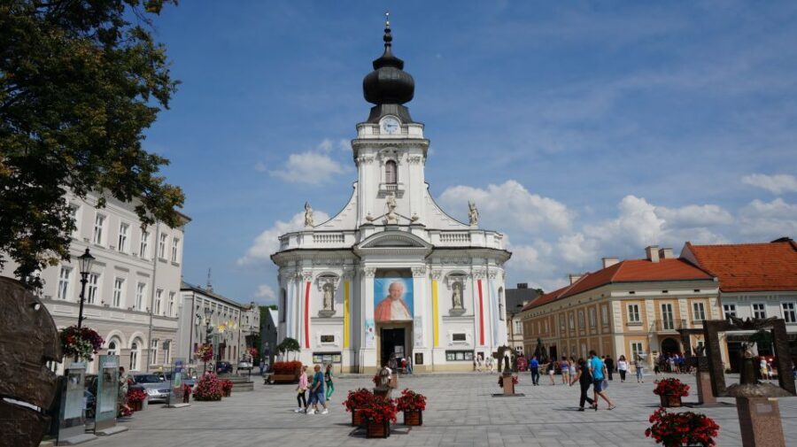 From Krakow: Full-Day Wadowice & Czestochowa Tour