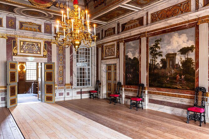 Full-Day Private Historic Royal Tour around Palaces and Castles