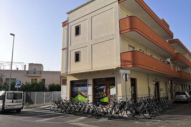 GPS tour with E-Bike on cycleroute of acqueduct Pugliese with wine tasting directly in vineyards - Who’s This Tour Perfect For?