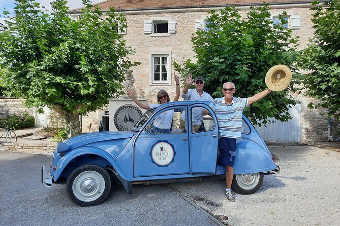 Half-day guided tour on the Burgundy wine Route in a classic car