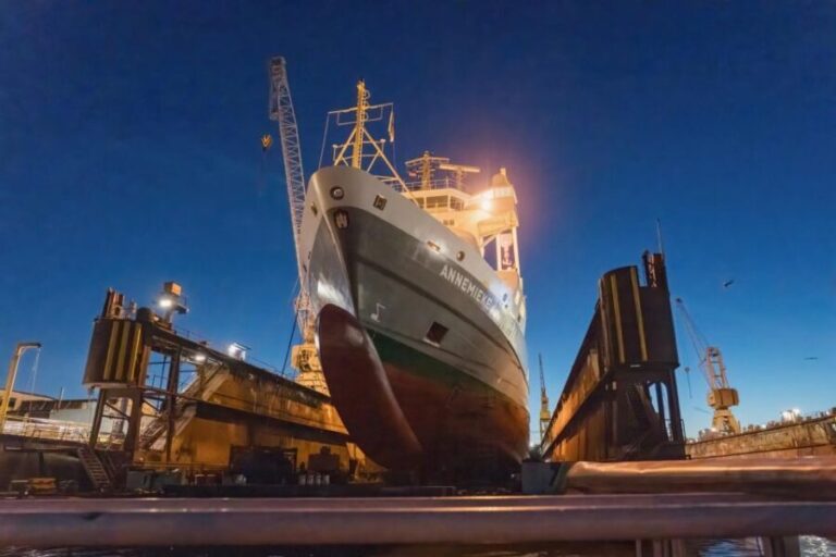 Hamburg: 1.5-Hour Evening Lights Harbour Cruise on a Ship - The Sum Up
