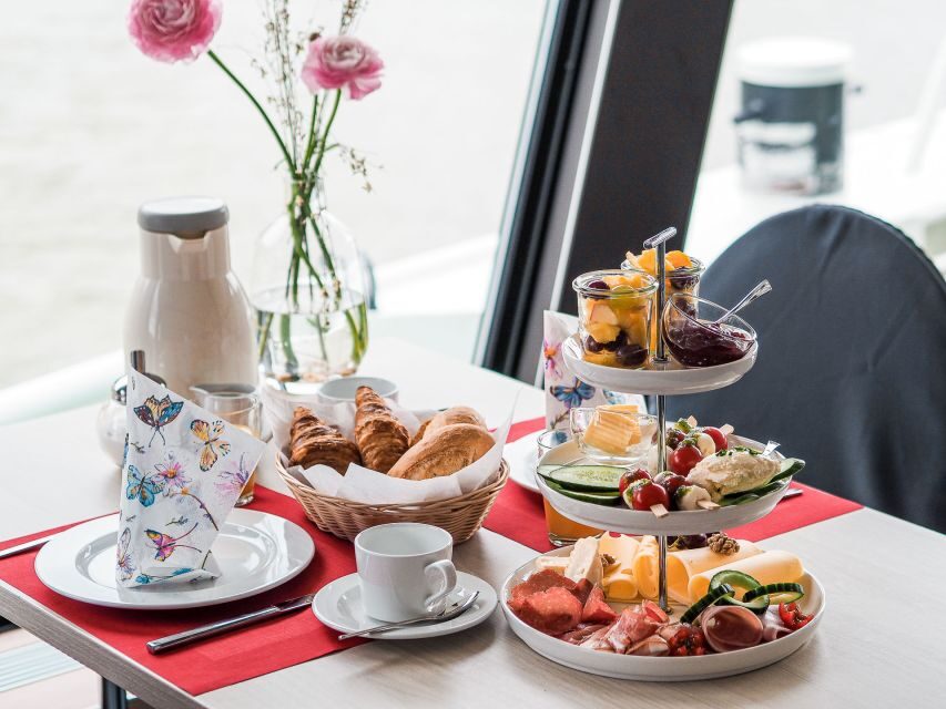 Heidelberg: Breakfast boat cruise