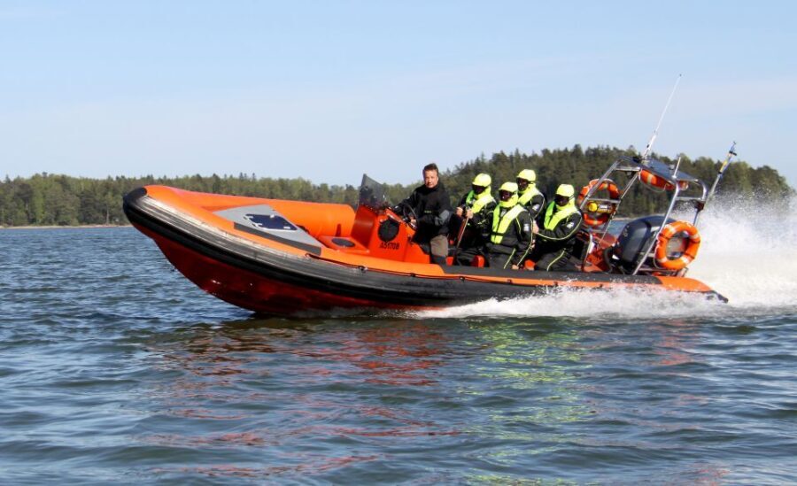 Helsinki: Archipelago RIB Boat Tour with BBQ Lunch and Sauna