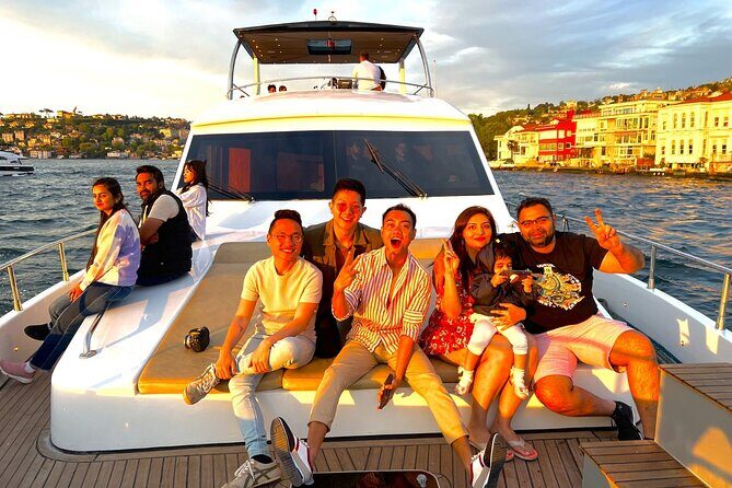 Istanbul Bosphorus Sunset Yacht Cruise With Live Guide And Snacks - Who Will Love This Experience?